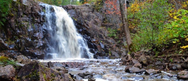 Split Rock River Falls | Local Area Guide - Cascade Vacation Rentals