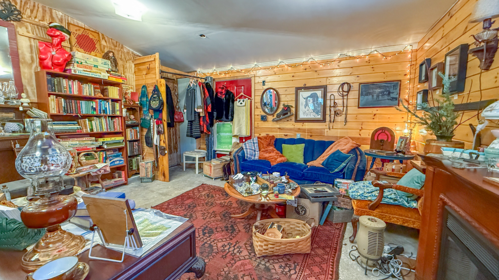Scruffy Dog Vintage Emporium - Cascade Vacation Rentals